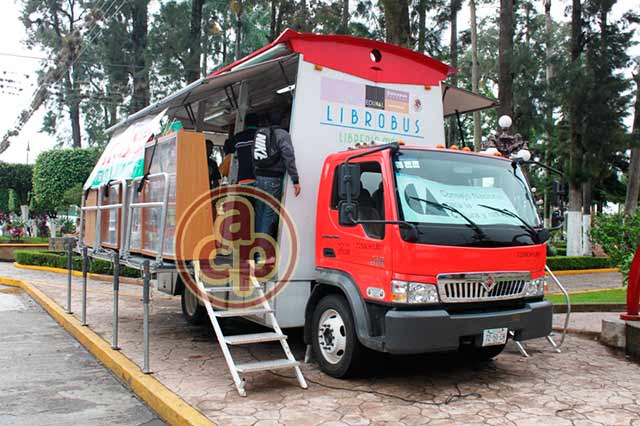 El librobús, una biblioteca rodante impulsada por CONACULTA, se ...