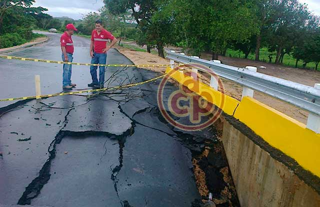 Crecida del río en San Andrés Tuxtla se llevó el terraplén; puente de ...
