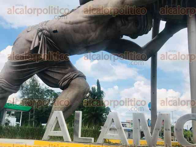 El Colotero, emblemática escultura de Álamo, con daños - Al Calor Político