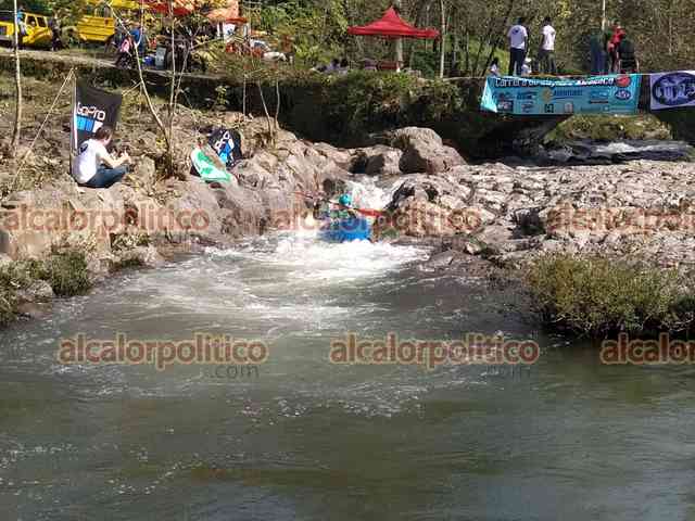 Carrera internacional de kayak en río Alseseca - Galería ...