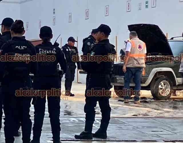 Se incendia camioneta - Galería - alcalorpolitico.com