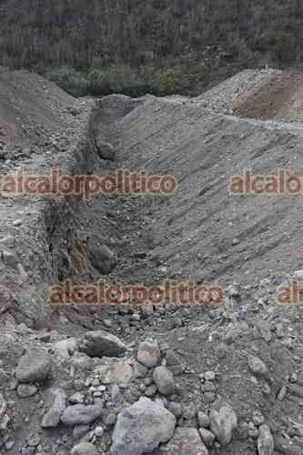 Concluye limpieza de represa El Infiernillo, en el paso del río ...