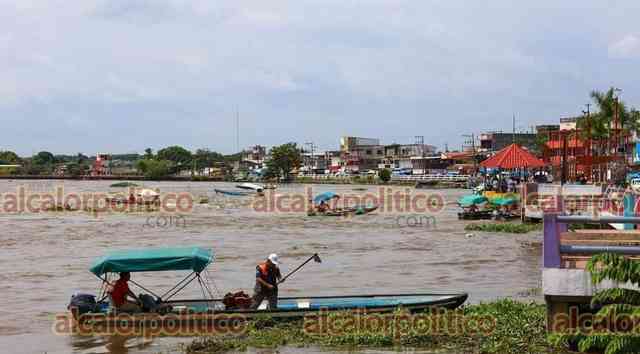 Piden precaución ante crecida de río en Minatitlán - Al Calor Político