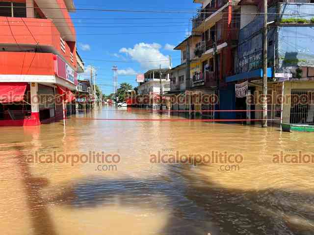 Río Coatzacoalcos inunda calles de Minatitlán - Al Calor Político