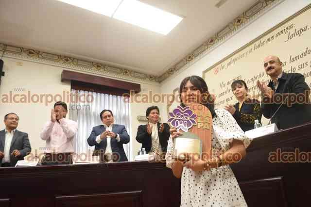 La educación es el camino hacia el éxito: Ángela Elena Olazarán - Al ...