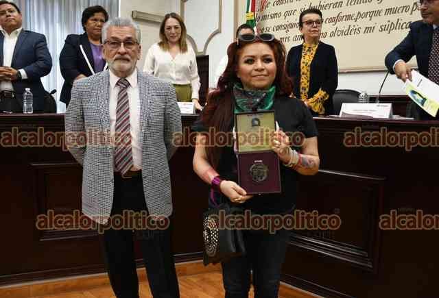 Alcaldía de Xalapa reconoce los 20 años de lucha de la artista feminista Wendy López - Al Calor ...