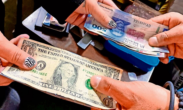 Dólar abre a la baja en 19.89 pesos al mayoreo este jueves - Al Calor ...