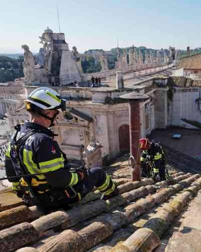 La chimenea que anunciará cuando haya nuevo Papa - Galería ...