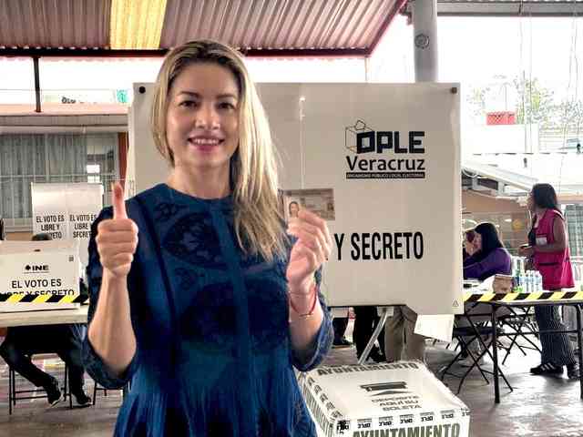 A votar en familia: Maribel Ramírez acude a las urnas y llama a una ...