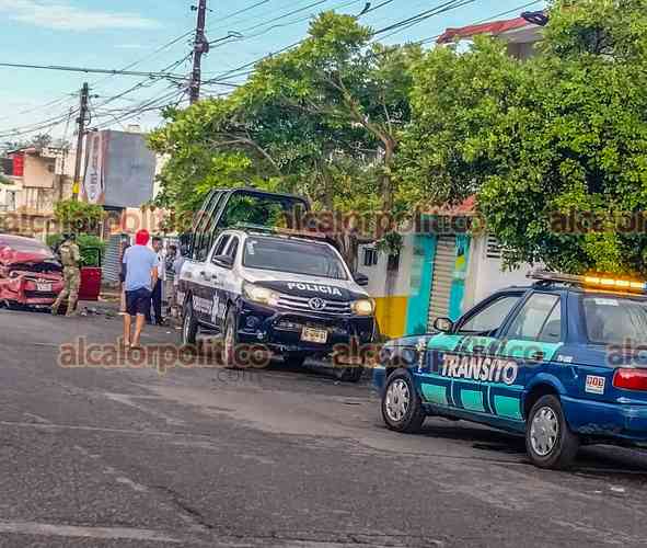 Ebria al volante se estrelló con camioneta, en fraccionamiento Río ...
