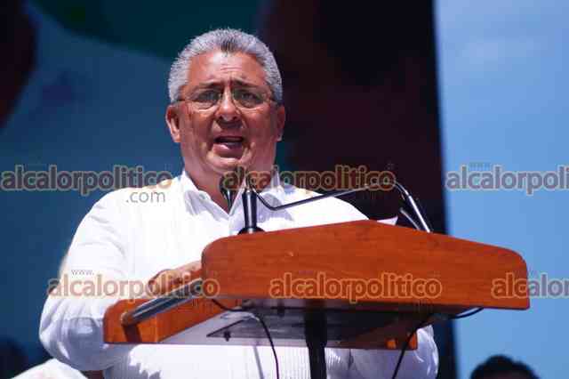 Escuelas carecen de docentes por “ineficiencia” de SEV: Juan Nicolás ...