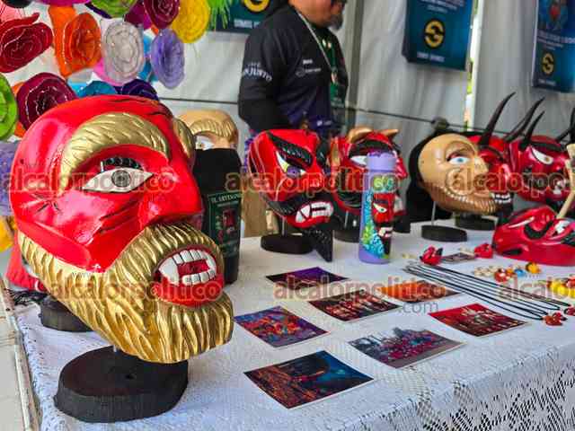 Ningún país apoya a sus artistas, lamenta Dimas Gil, “mascarero” de ...