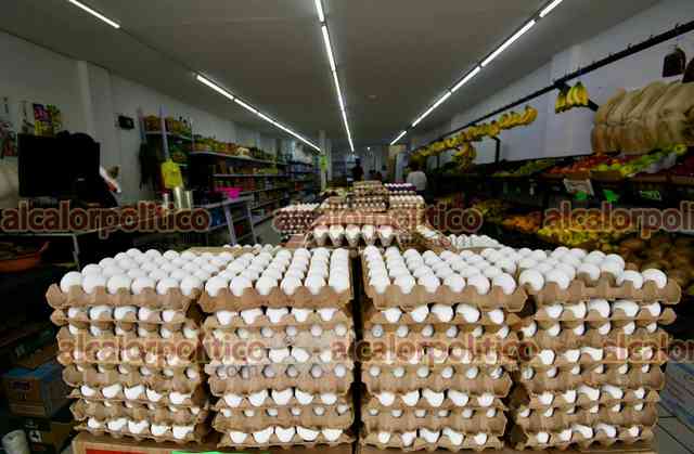 Baja precio del huevo en mercados y comercios de Xalapa - Al Calor Político