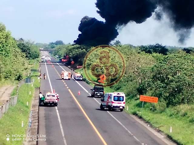 Pipa cargada con diésel se incendia tras volcar, en carretera de San ...